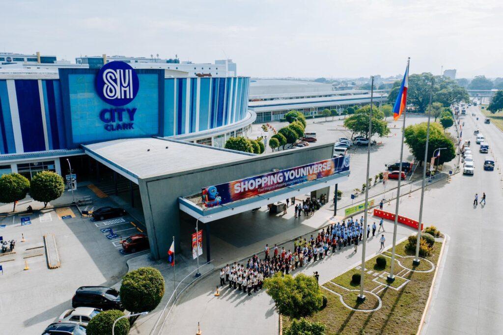 SM Celebrates National Flag Day