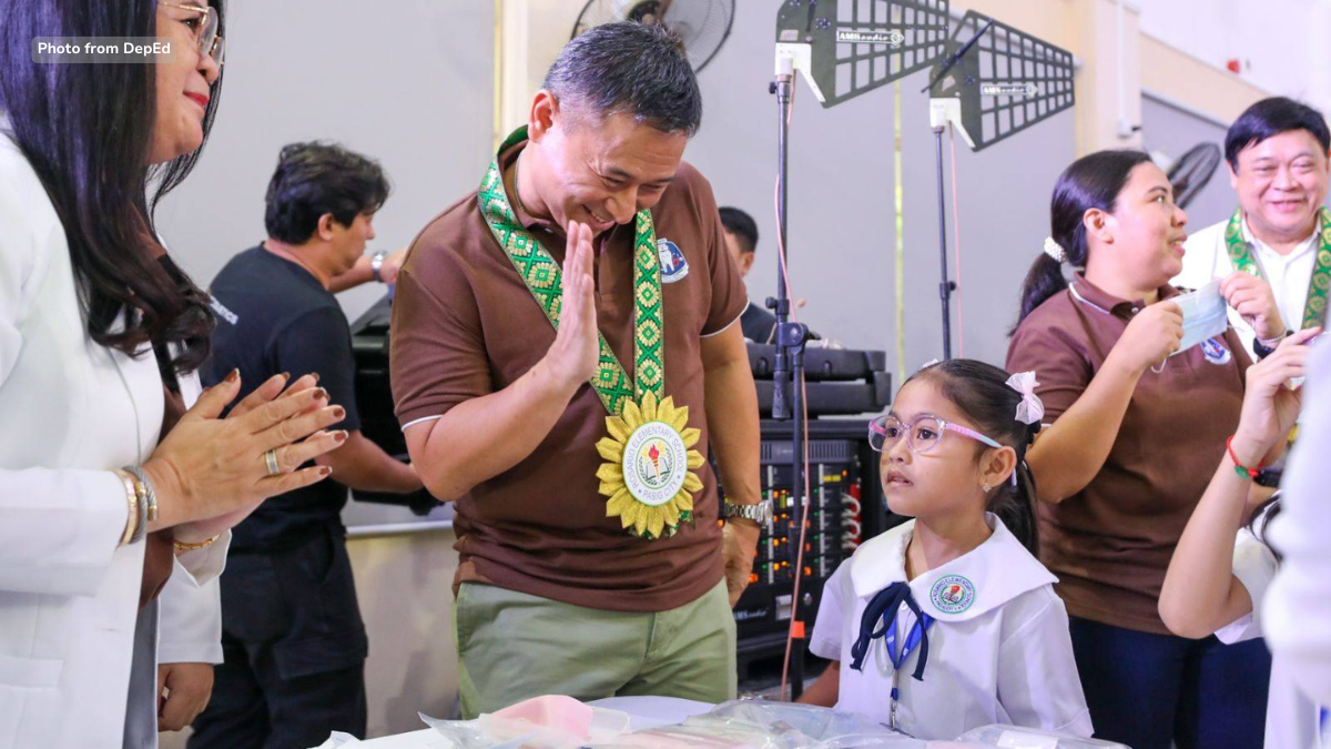 Nationwide vision screening para sa mga kinder, inilunsad ng DepEd